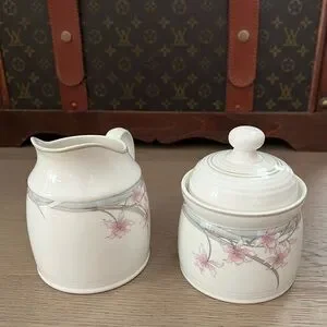 Royal Doulton | Dining | Royal Doulton Mayfair Lambethware Creamer ...